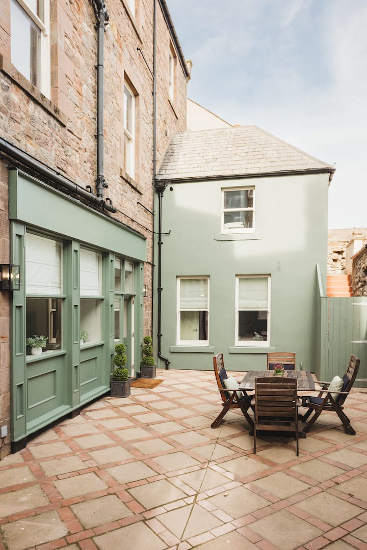 New Town Centre Retreat With Private Courtyard - Berwick-upon-Tweed
