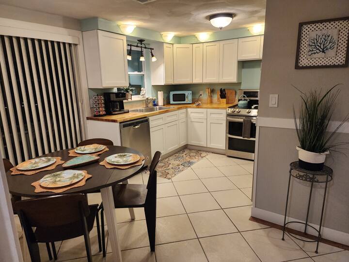 Hudson Waterfront Beach Home Monthly Discount - Hudson, FL