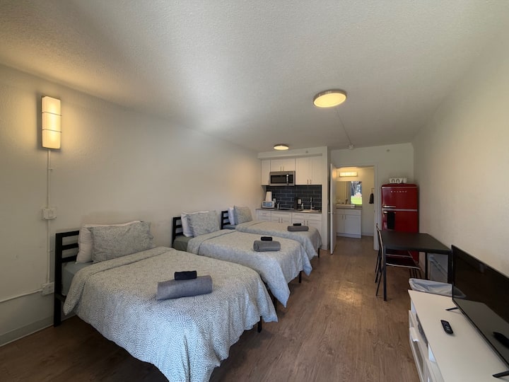 [09] Atx Studio: 3 Twins, Access To Gym & Laundry - Highland - Austin