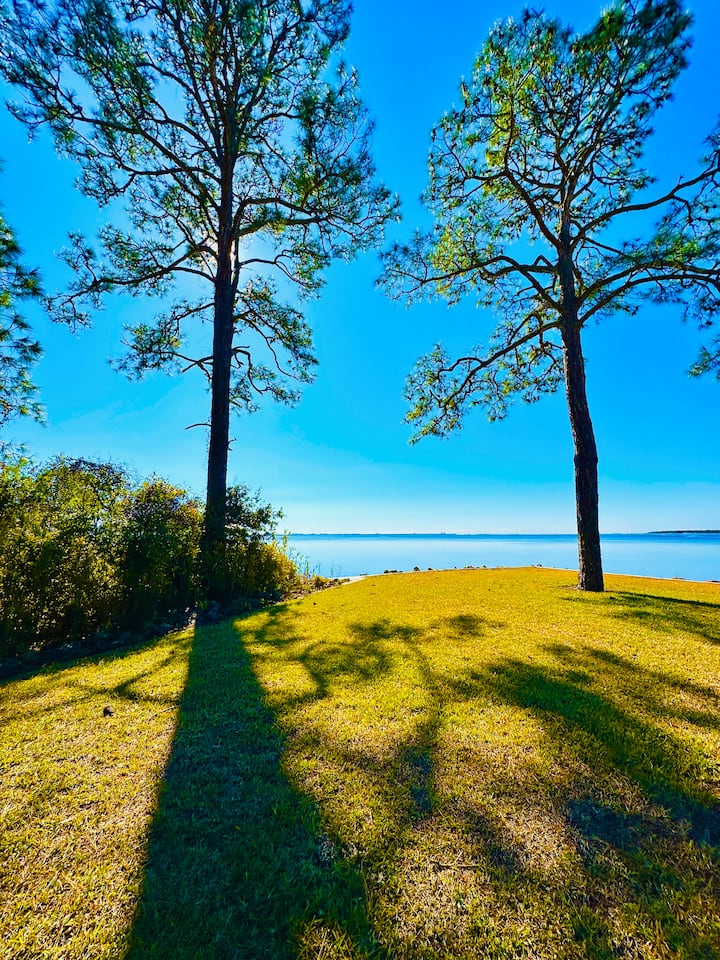 Beautiful Bay Front Condo - Niceville, FL