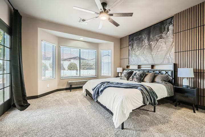 Whitton House | Hot Tub + Fire Pit + Pets Ok - Avondale, AZ