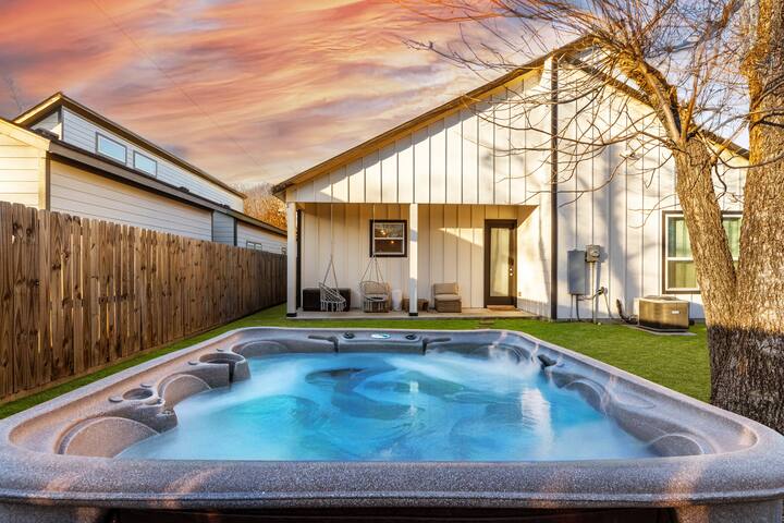 Private Hot Tub, Game Room And Fire Pit - Dallas, TX