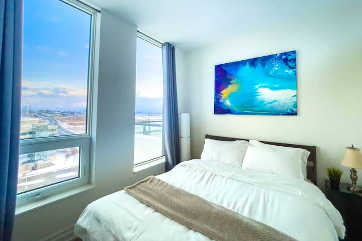 Downtown Markham Luxury Penthouse - Markham