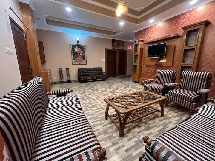 4 Br Apartment With Kitchen & Terrace - Kufri