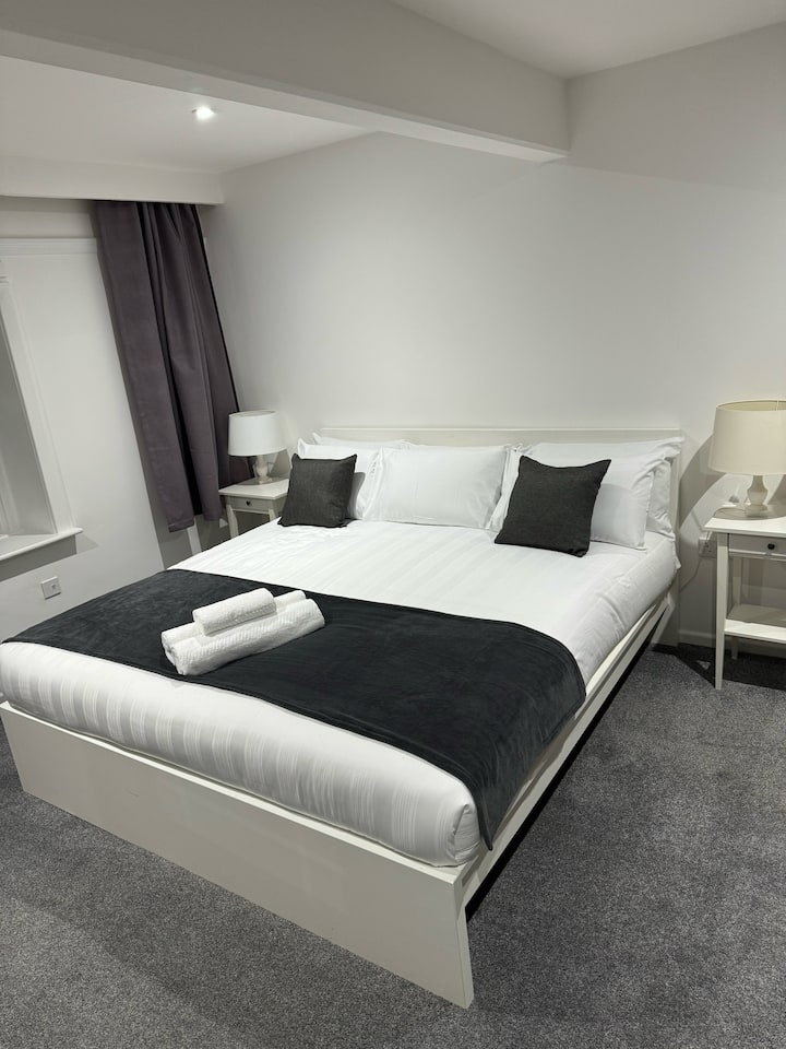 Elegant En-suite Double Room - ボーリュー