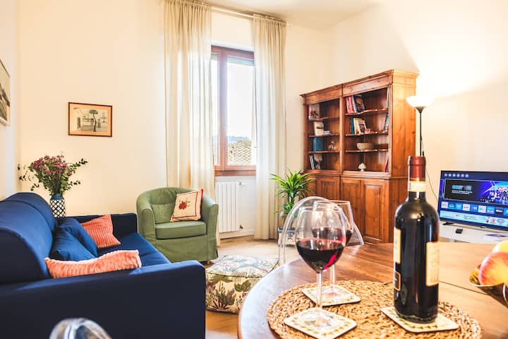 Bright 2br Near Florence Center, Lift, Fast Wi-fi - Florence