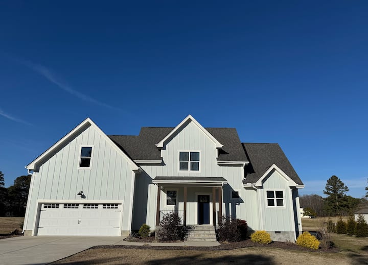 Charming 3br/2.5ba With Pond, Minutes From Raleigh - Lake royale, Spring Hope
