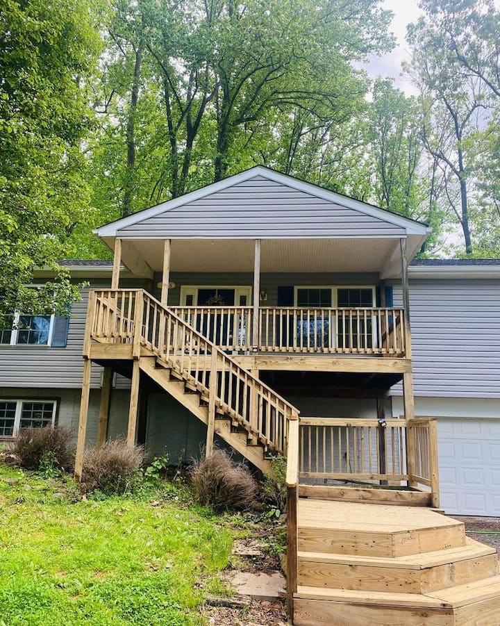 Nestled In The Woods: Hot Tub Fast Wi-fi Workspace - Front Royal, VA