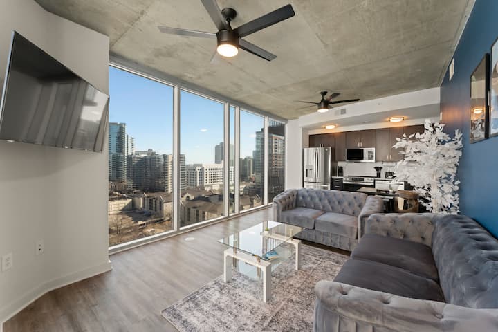 19th Floor Sky Suite | Floor-to-ceiling City Views - Atlanta, GA