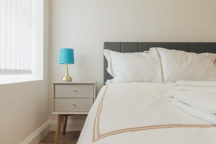 Come And Stay With Us Near Heathrow Shop In London - Uxbridge