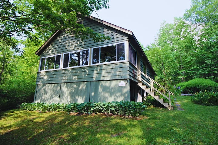 Cozy, Welcoming Berkshires Cabin – Come Unplug! - Lenox, MA