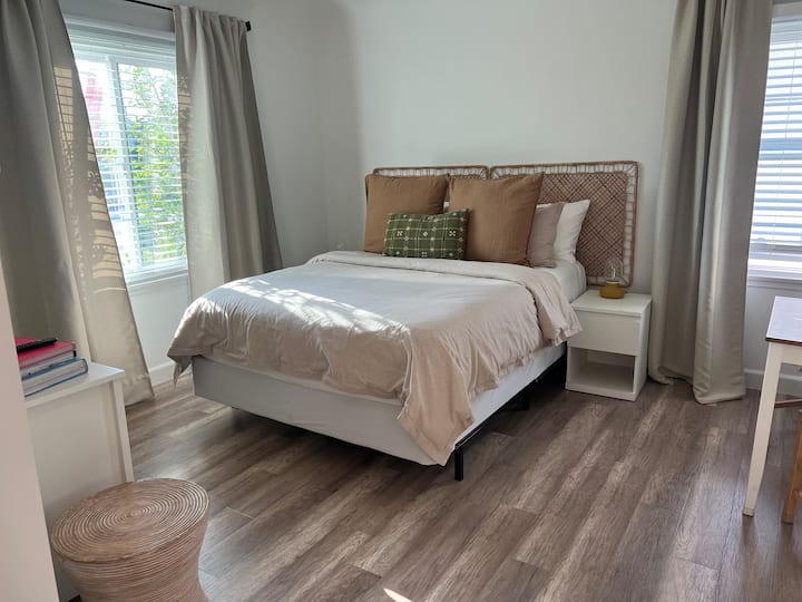 Charming Cozy Studio
5 Minutes From Sofi Stadium - Los Angeles, CA