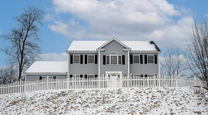 Spacious Luxury Home In Quiet Neighborhood - Sutton, MA