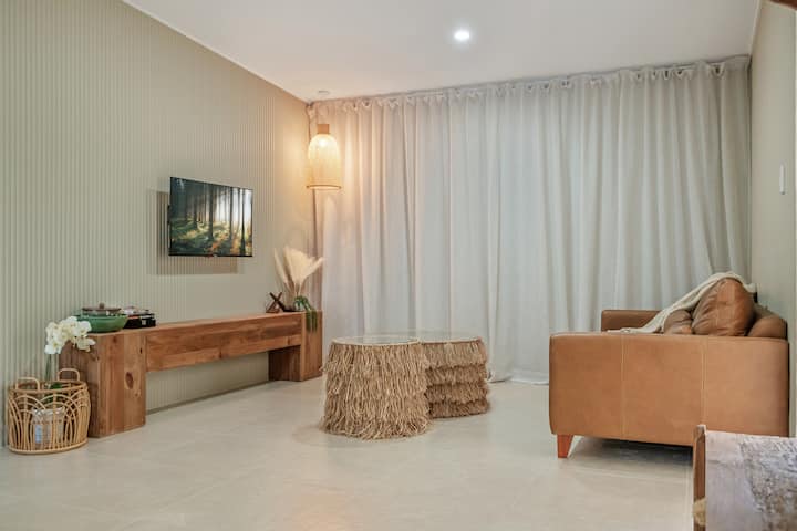 Unit 4 @ Stone And Hedge - Gympie