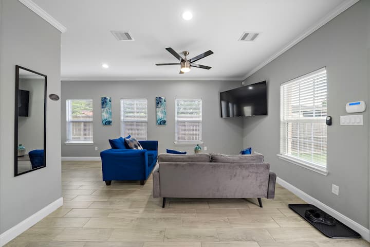 Gated | 2.5 Bath + Laundry | Near Nrg & Med Center - Houston, TX