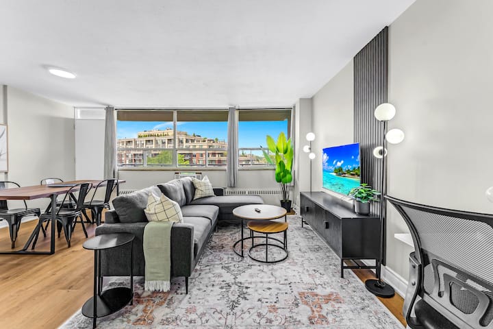 2 Bed|family Friendly|spacious|free Parking|50"tv - Mississauga