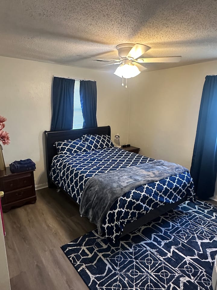 2 Bedroom Private Comfortable Getaway Home - Newport News, VA