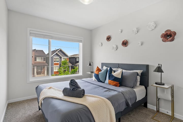 Spacious 4br 3ba W/ Ac In Quiet Se Neighbourhood - 