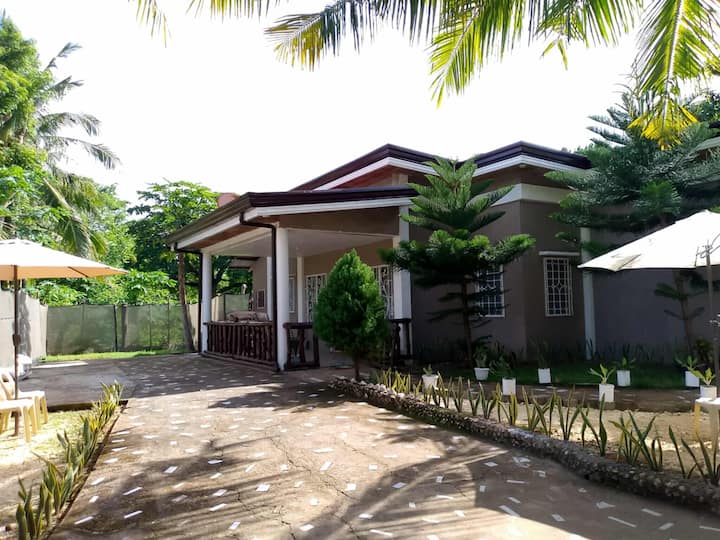 Spacious Family & Group Stay | 2br | Huge Grounds - Larena
