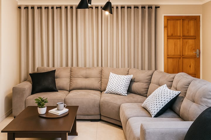 2 Private Homes In Pomona • 8 Guests In Harare - 