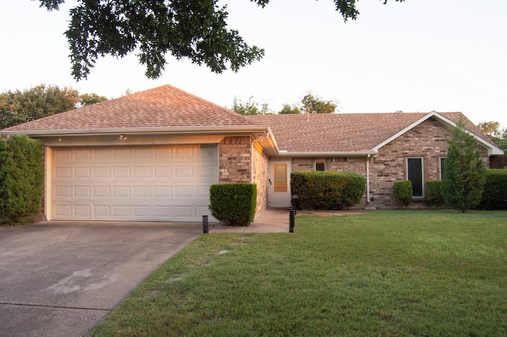 Marigold Manor Frisco: A Peaceful Escape - Frisco, TX