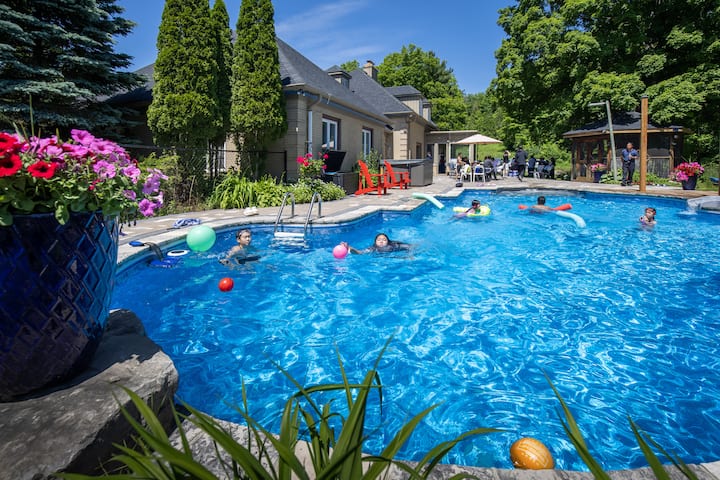 Forest Villa For Large Group With Swim Spa & Pool - Bradford, ON, Canada
