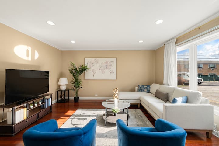 Spacious & Charming Th Skokie Dt | Sleeps 8 W/crib - Evanston, IL