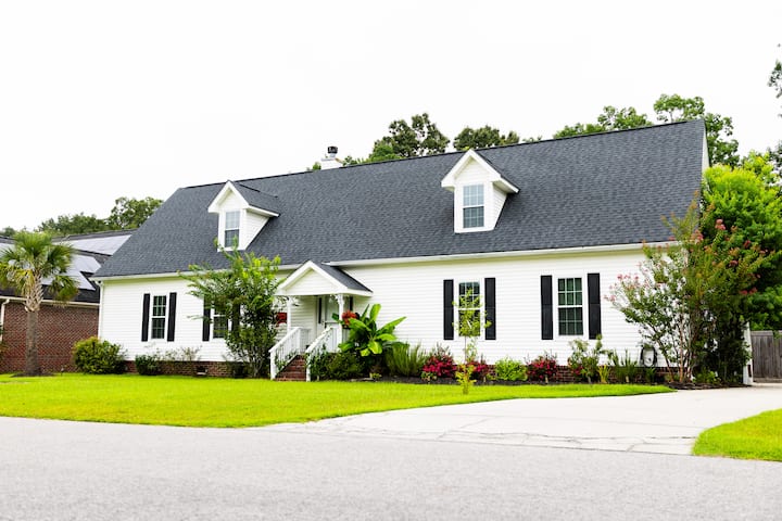 Lowcountry Family Getaway - 9 Beds. Open Floorplan - Charleston, SC
