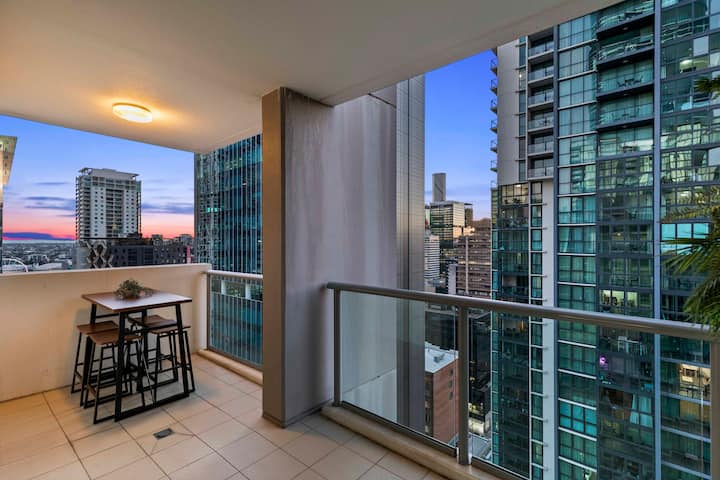 Elevate Brisbane City - Views, Pool, Sauna & Gym - Brisbane