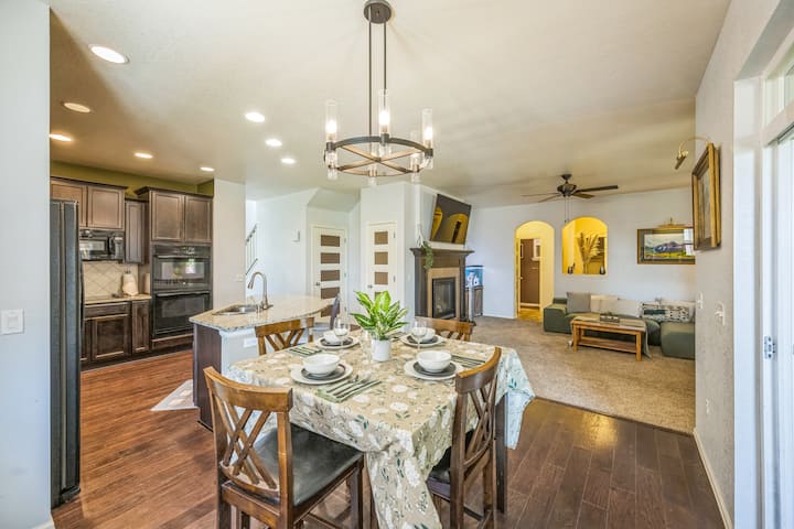 Spacious Home For Families | Near Denver - Brighton, CO