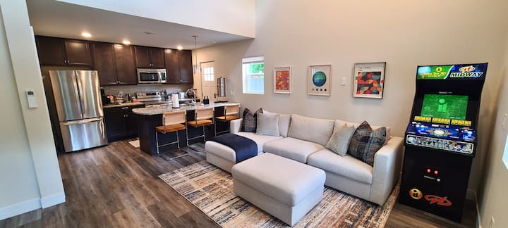 Detached Guesthouse | Downtown | Private Patio - Colorado Springs