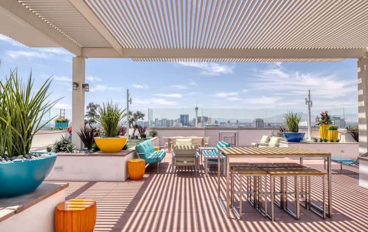 Downtown Luxury Highrise Condo - Las Vegas