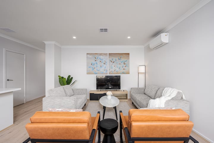 Modeina Modern Stylish Brand New 4br - Caroline Springs