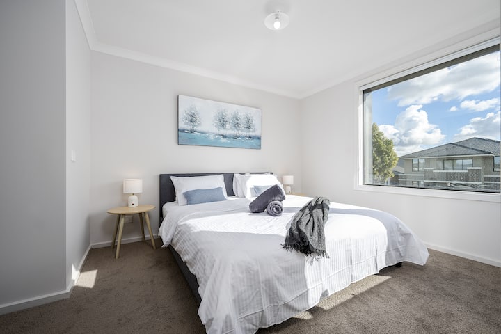 Modeina Modern Stylish Brand New 4br - Caroline Springs