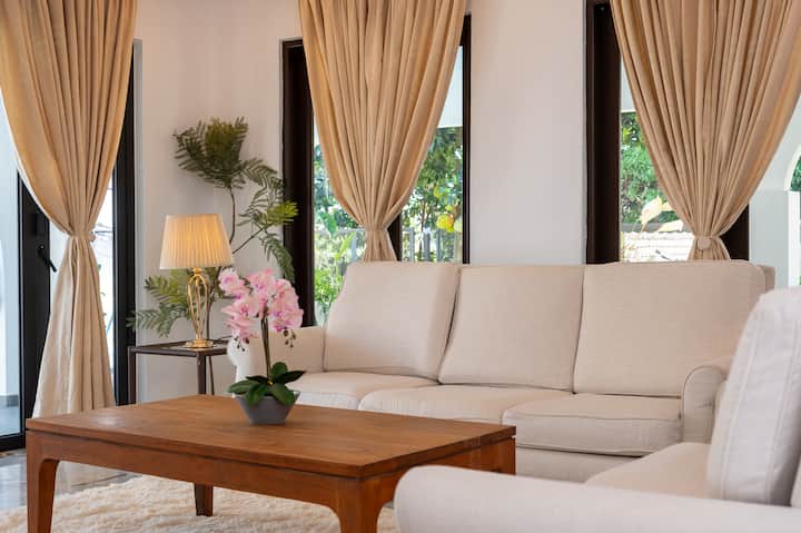 Maison Blanc Villa Ttdi, Damansara| 22 Pax| Pool - Petaling Jaya