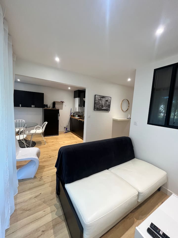 Mangin, Grand T2 Rénové, 2 Pers.  Parking Inclus - Forêt de Touffou