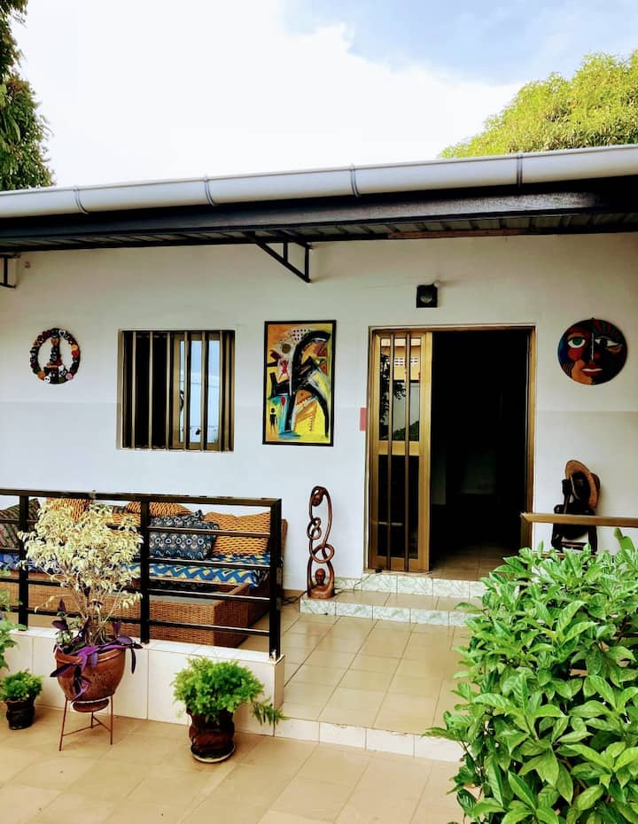 Chambre Dans Une Jolie Villa Artistique ! - Lomé