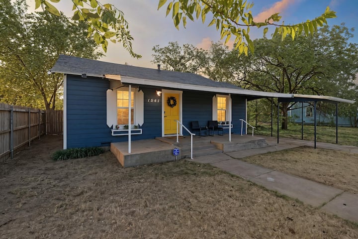 The Blue Bungalow - Abilene, TX
