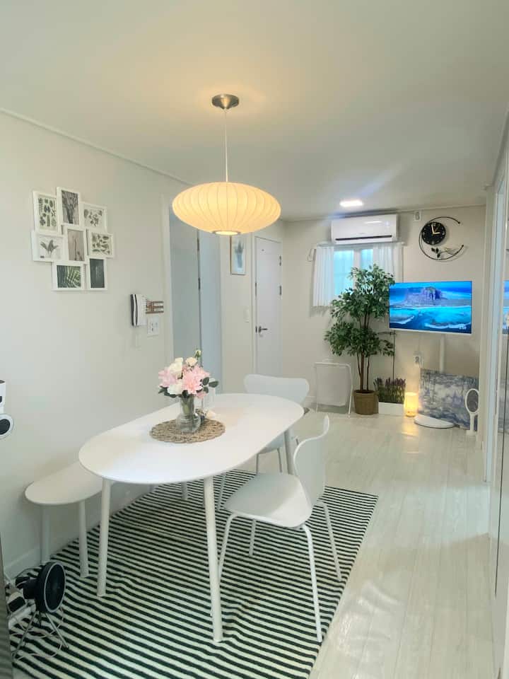 성수역도보3분#단독주택1층#6인#체크인아웃무료짐보관#소금빵집앞#연무장길#서울숲 - Seoul