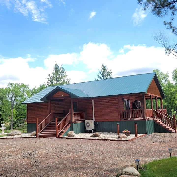 Riverfront Luxury Bear Cabin - Big Rapids, MI