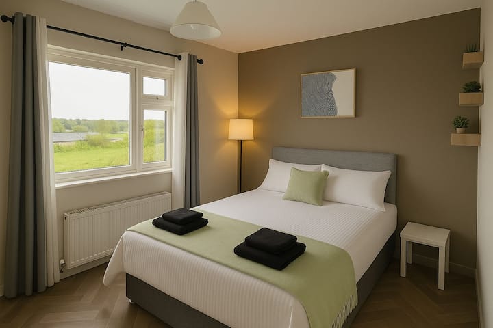Mary's 4- Bed Riverside Getaway - Ballinasloe