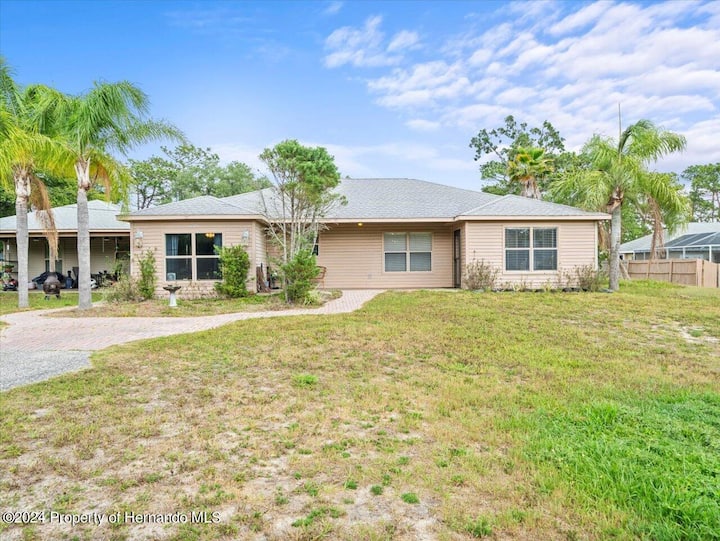 Sunny Weeki Wachee Home - Family Friendly Stay - Spring Hill, FL