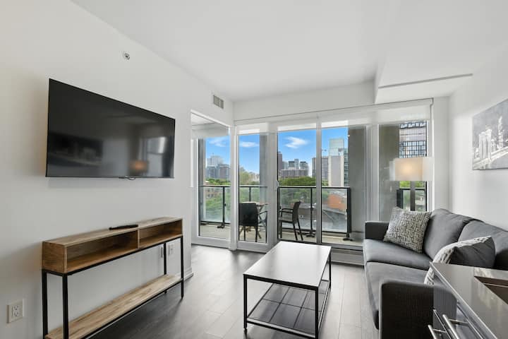 Bright & Chic 2bdrm Condo Steps From Eaton Centre - Toronto