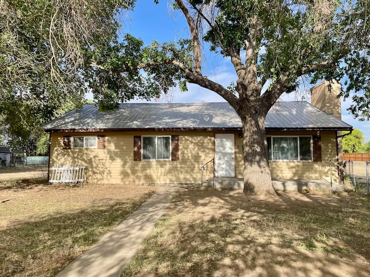 Desert Hideaway - 3 Bdrm 2 Bath - Vernal, UT