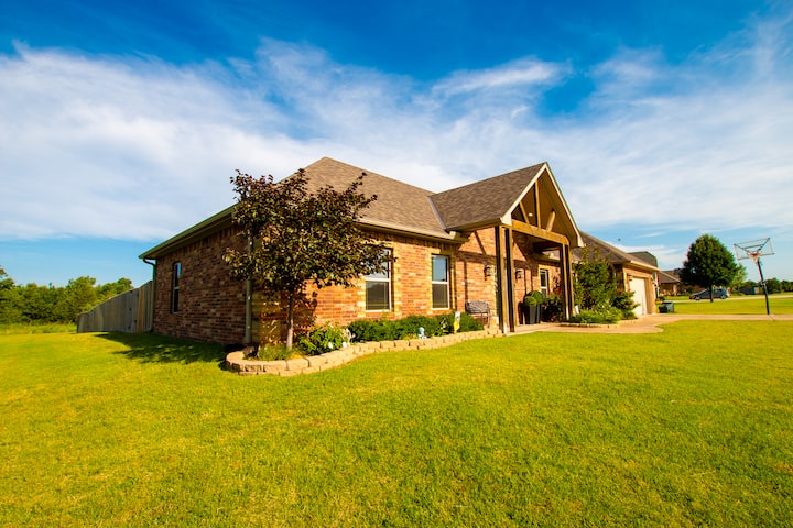 Mtn Escape • Pool, Hot Tub, Fire Pit, Pet Ok! - Lake Jed Johnson, OK