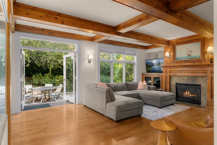 Luxury Kirkland Villa, 5 Beds | Rooftop | Theater - Kirkland, WA