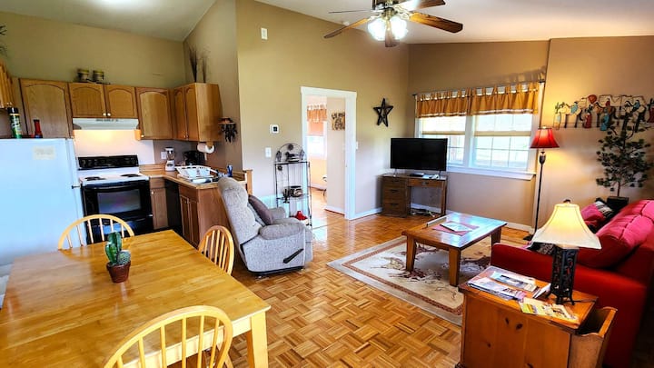 Wild West Cabin W/stunning Views, Horseback Rides! - Stanley, VA