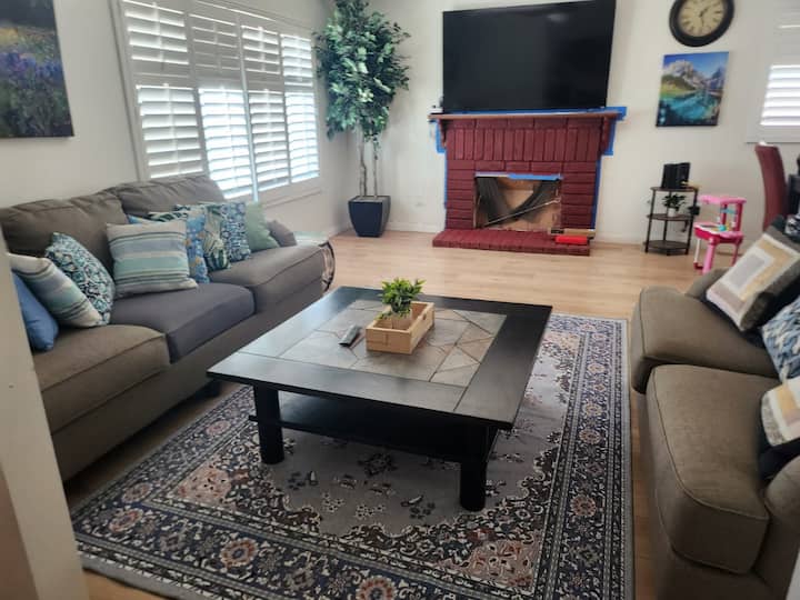 Relaxing Getaway | Game Room, Pickleball & More - Los Angeles, CA
