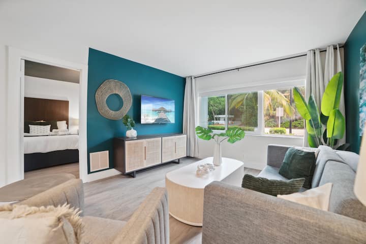 Beachfront Apt With Pool Hot Tub & Ev Charger - Deerfield Beach, FL