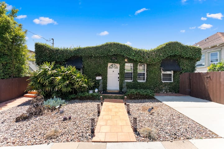 Charming Little Italy Cottage With Parking! - San Diego, CA